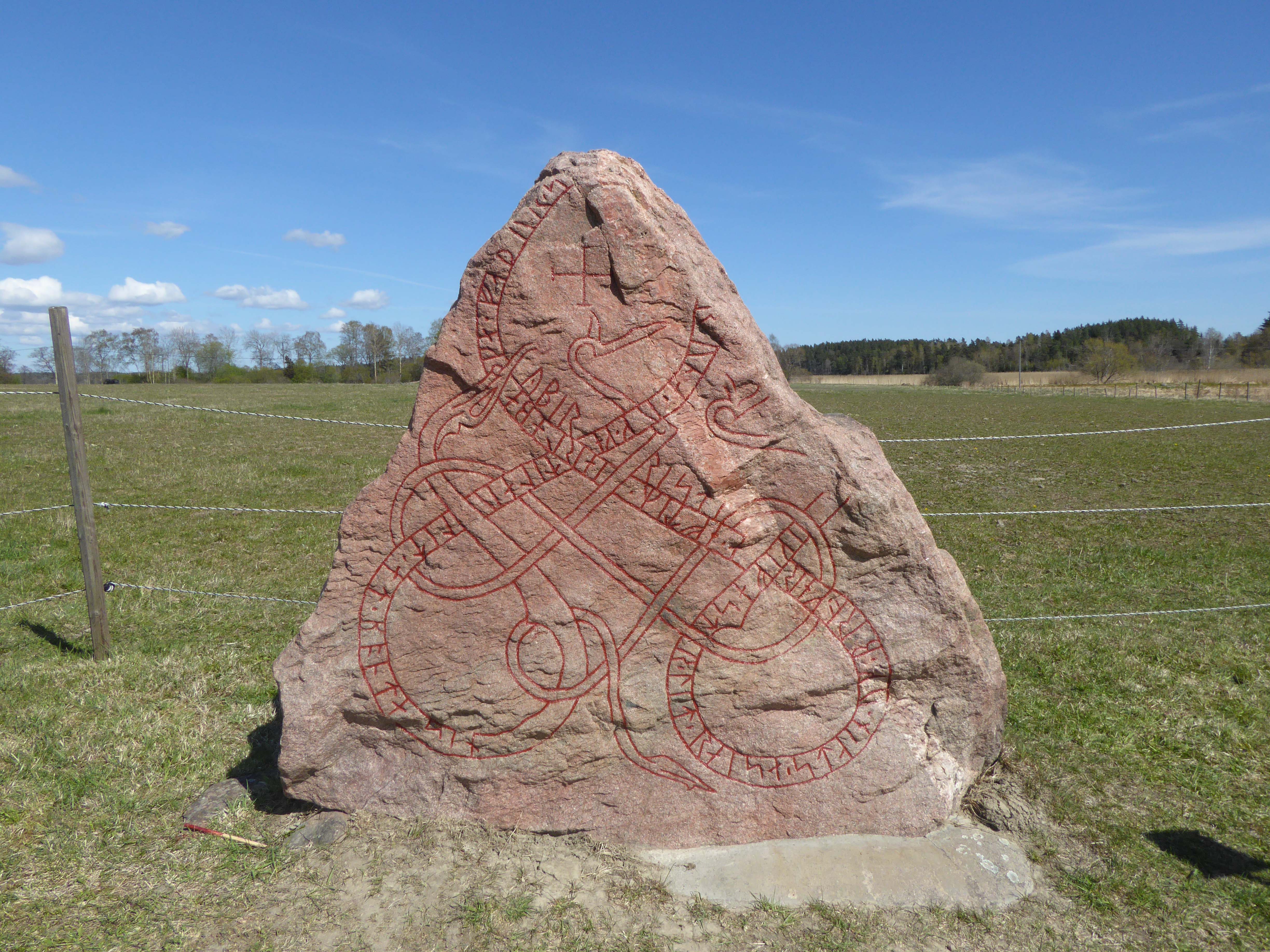 Att läsa runor och runinskrifter -Riksantikvarieämbetet